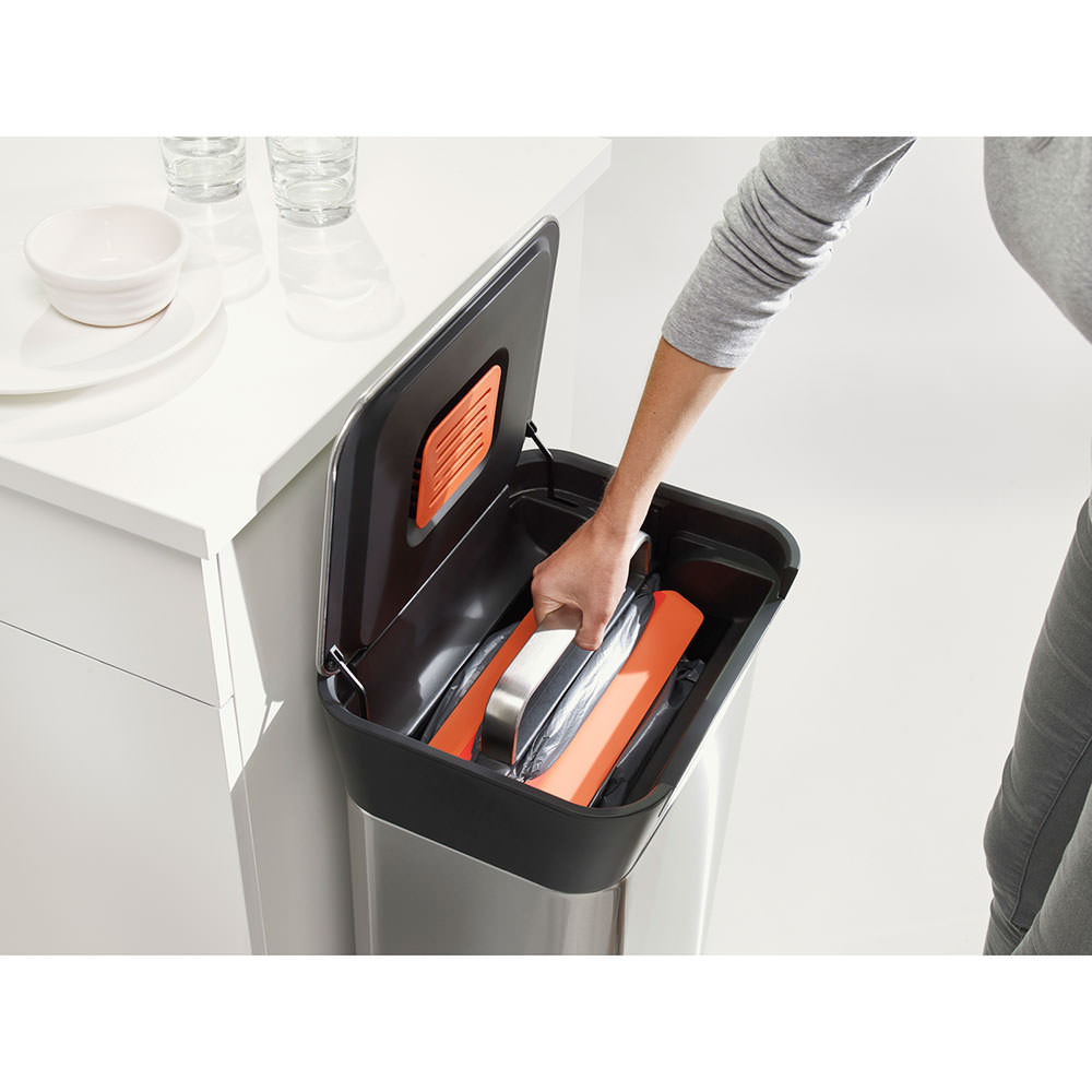 Compacting trash can store