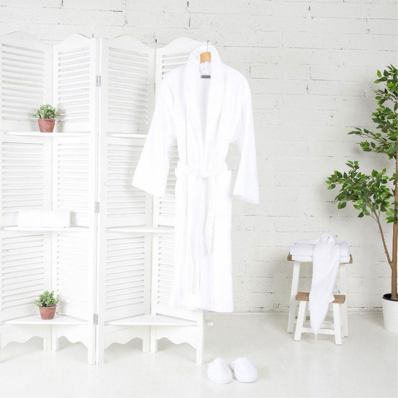 Foxford Luxury Bathrobe & Slippers - White