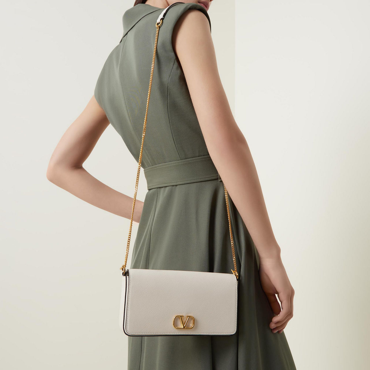 VALENTINO GARAVANI V Logo Chain Shoulder Bag