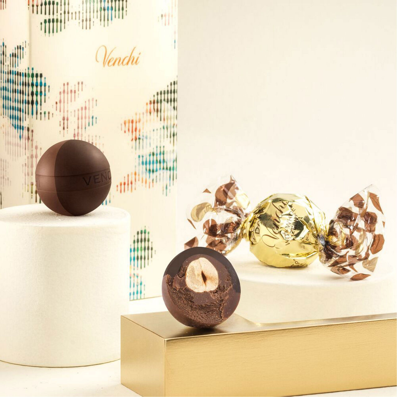 VENCHI Baroque Medium Hamper With Assorted Chocolates 400g