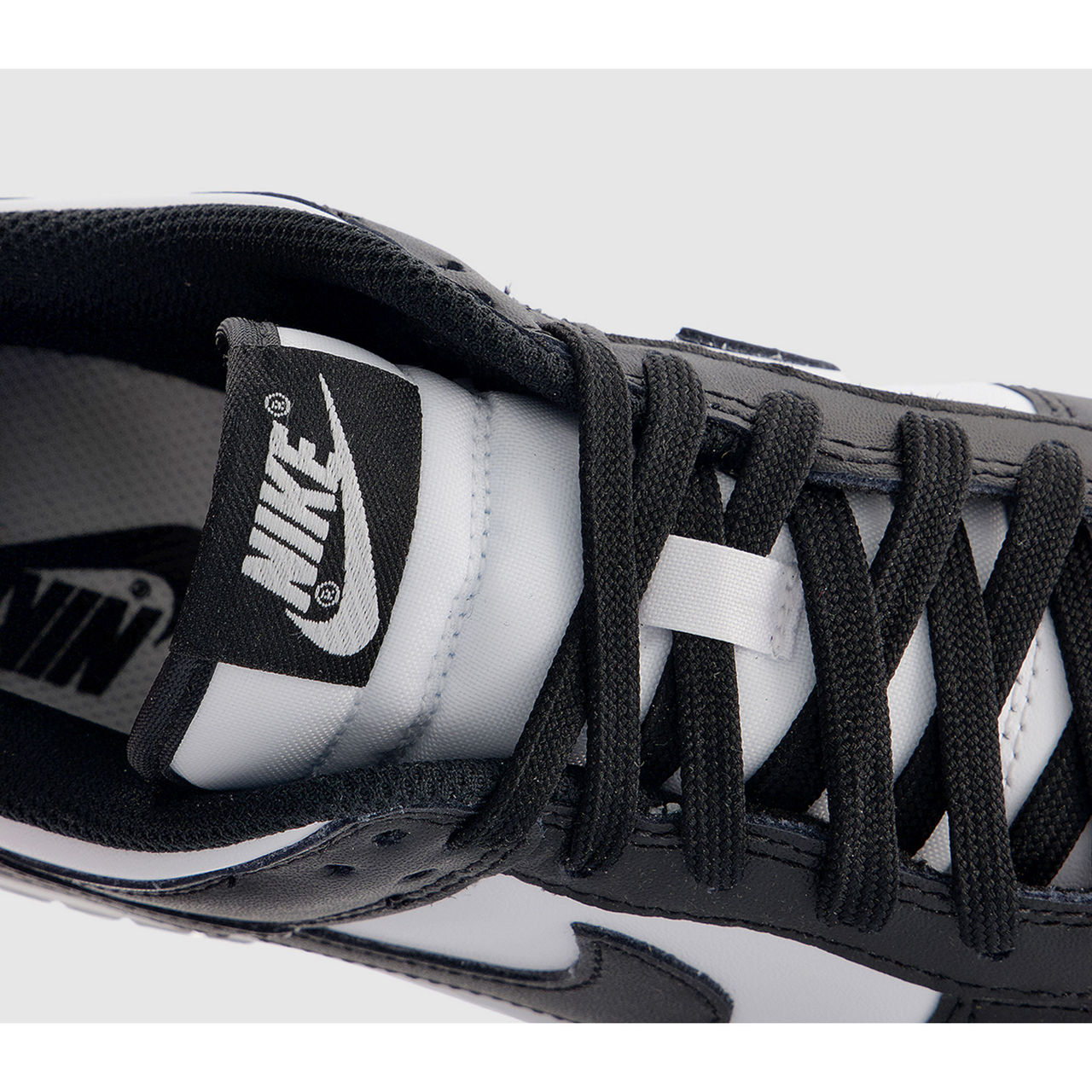 NIKE Dunk Low-Top Trainers